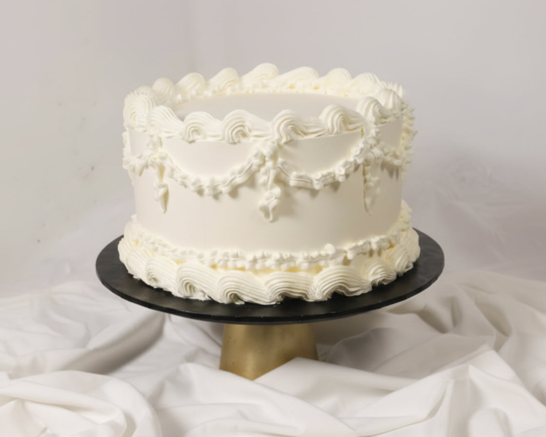 All White Vintage Cake – Freddie's CakeShop